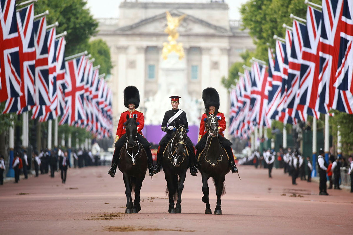 Happy and Glorious: Platinum Jubilee weekend launched with Queen’s ...